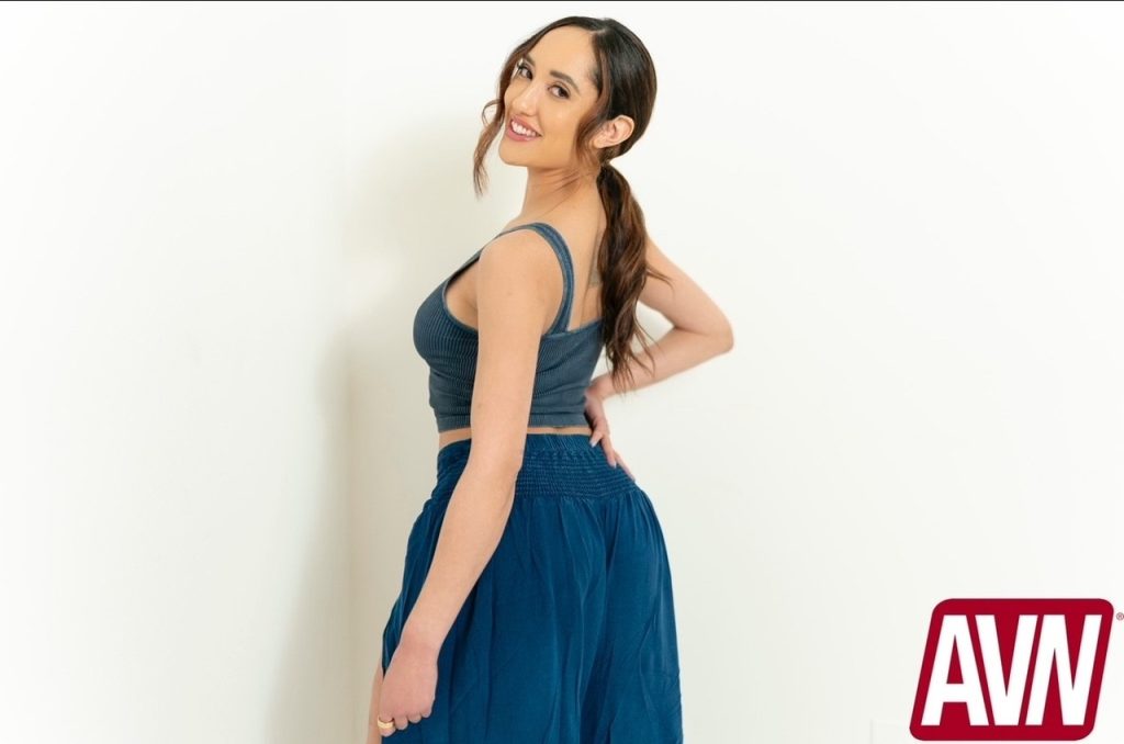 Gape Me! Chloe Amour Nabs New Cover in Scorching Jonni Darkko Debut - @RealChloeAmour, @DarkkoTv ...